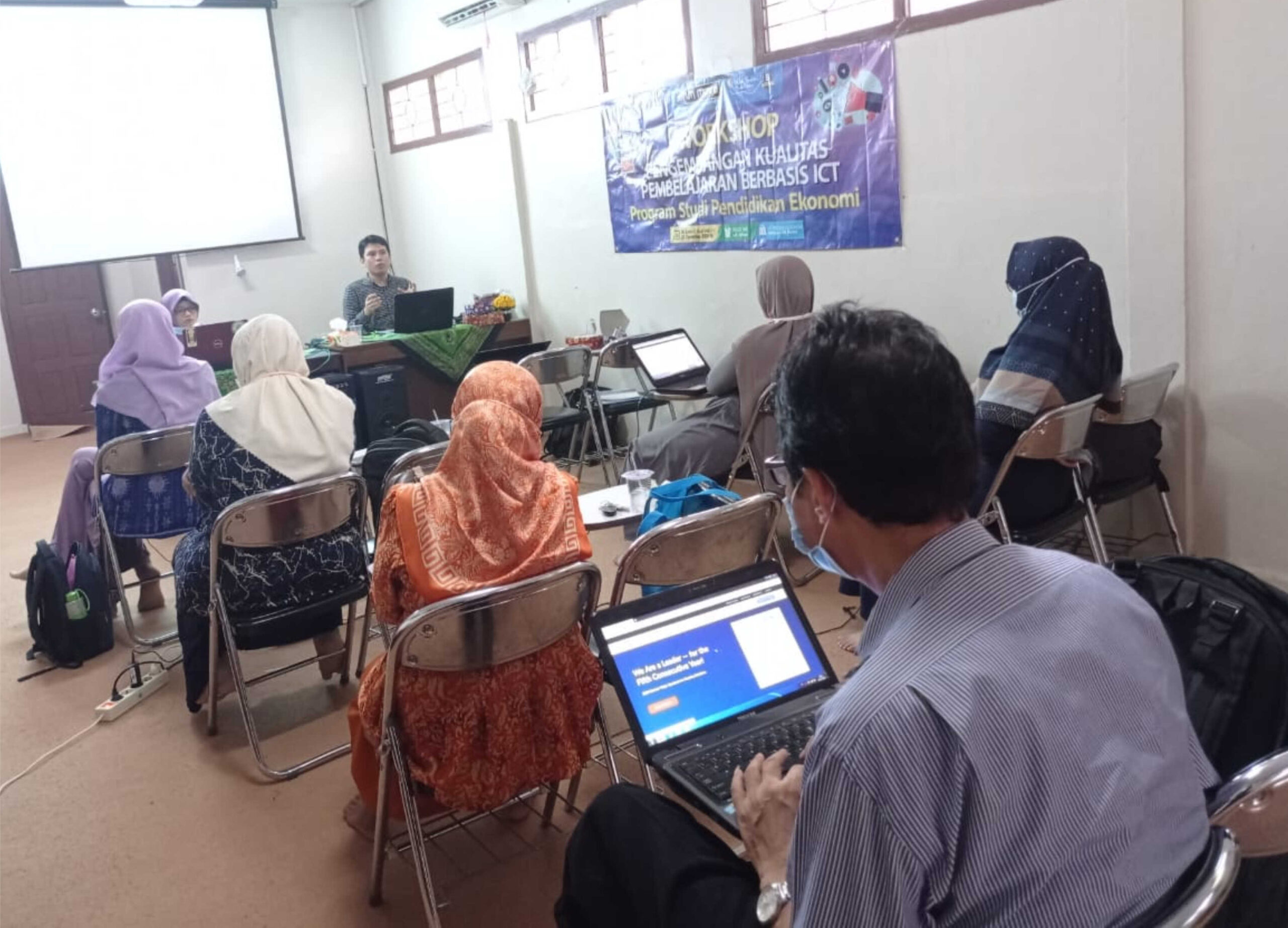 Prodi Pendidikan Ekonomi Tingkatkan Kualitas Pembelajaran ICT